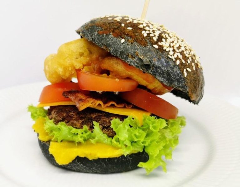 Sort Burger (Halloween Burger) | opskrifter | GastroFun.dk