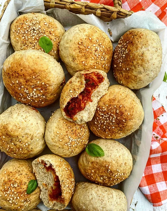 Blandingen af boller og pizza der overrasker alle: Se opskriften her ...